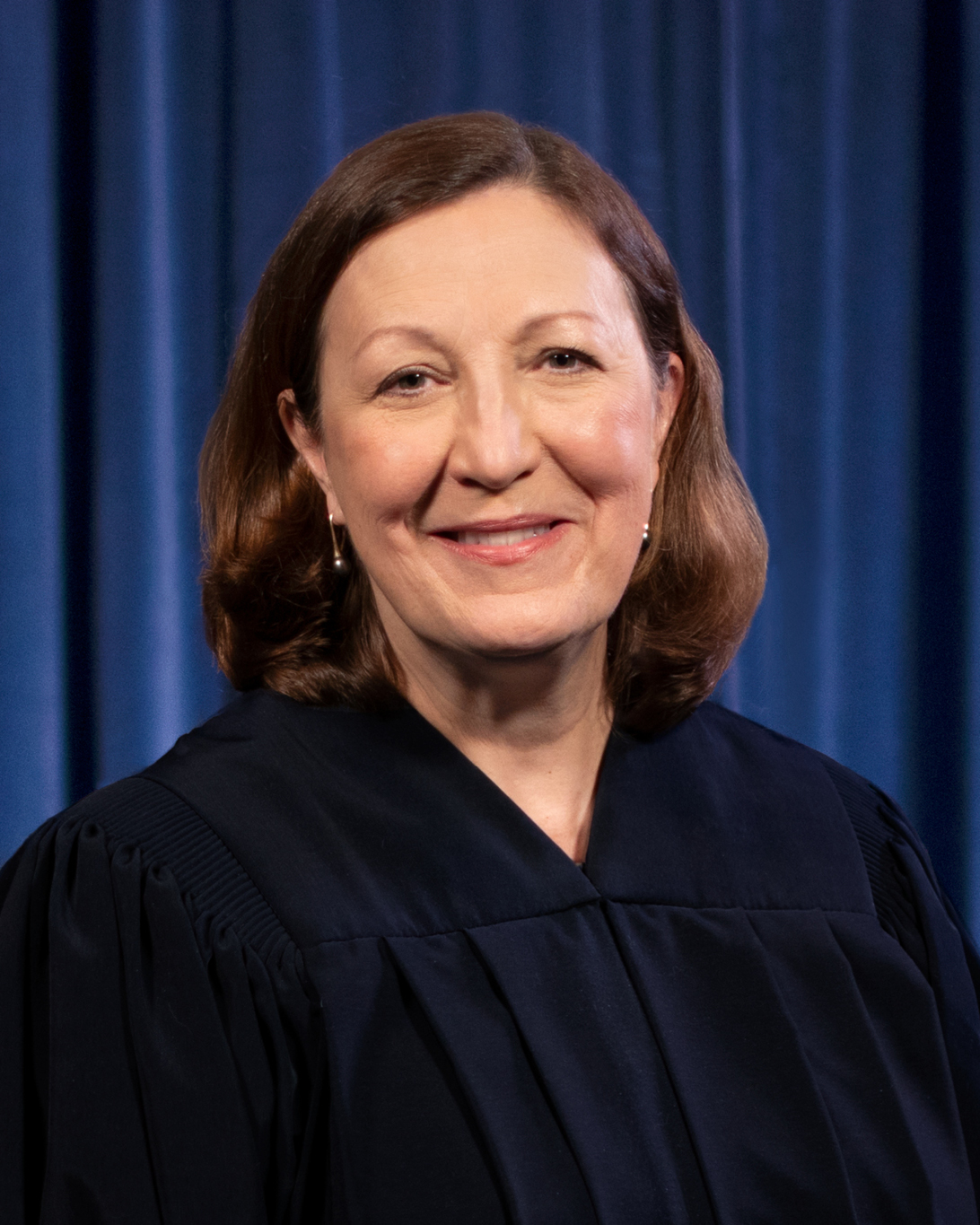 Justice Jennifer Brunner Sworn in to Ohio Supreme Court